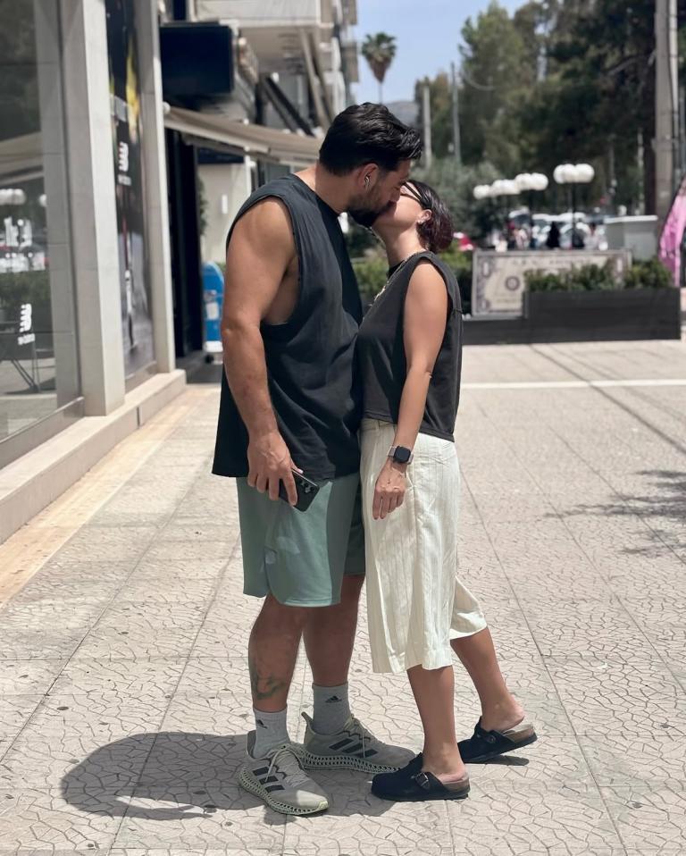 Σοφία Φαραζή: Οι σπάνιες φωτογραφίες και τα τρυφερά φιλιά με τον σύζυγό της στο Instagram | BOVARY